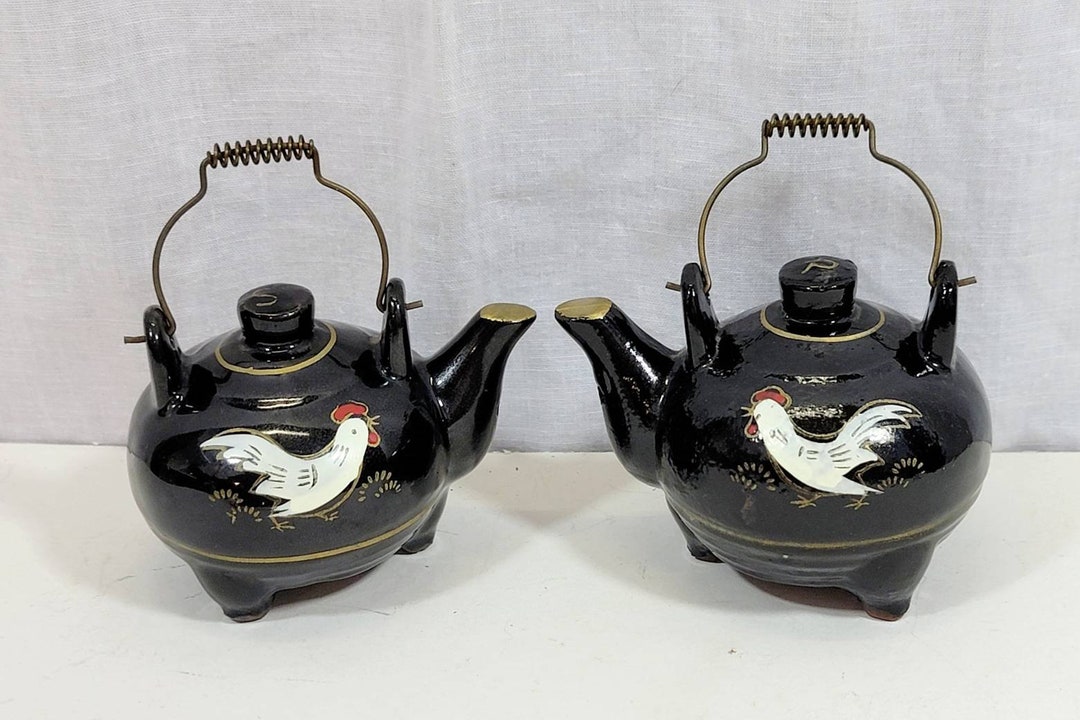Vintage Salt and Pepper Shakers Black Teapots Rooster Chickens Tea ...