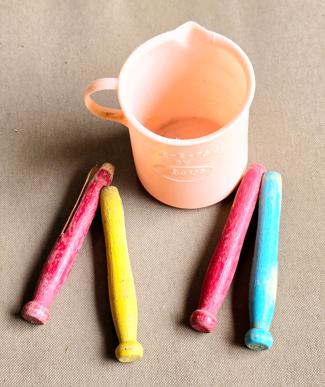 Doll E Toys by Amsco Pink Measuring Cup and 4 Wooden Doll Clothes Pins ...