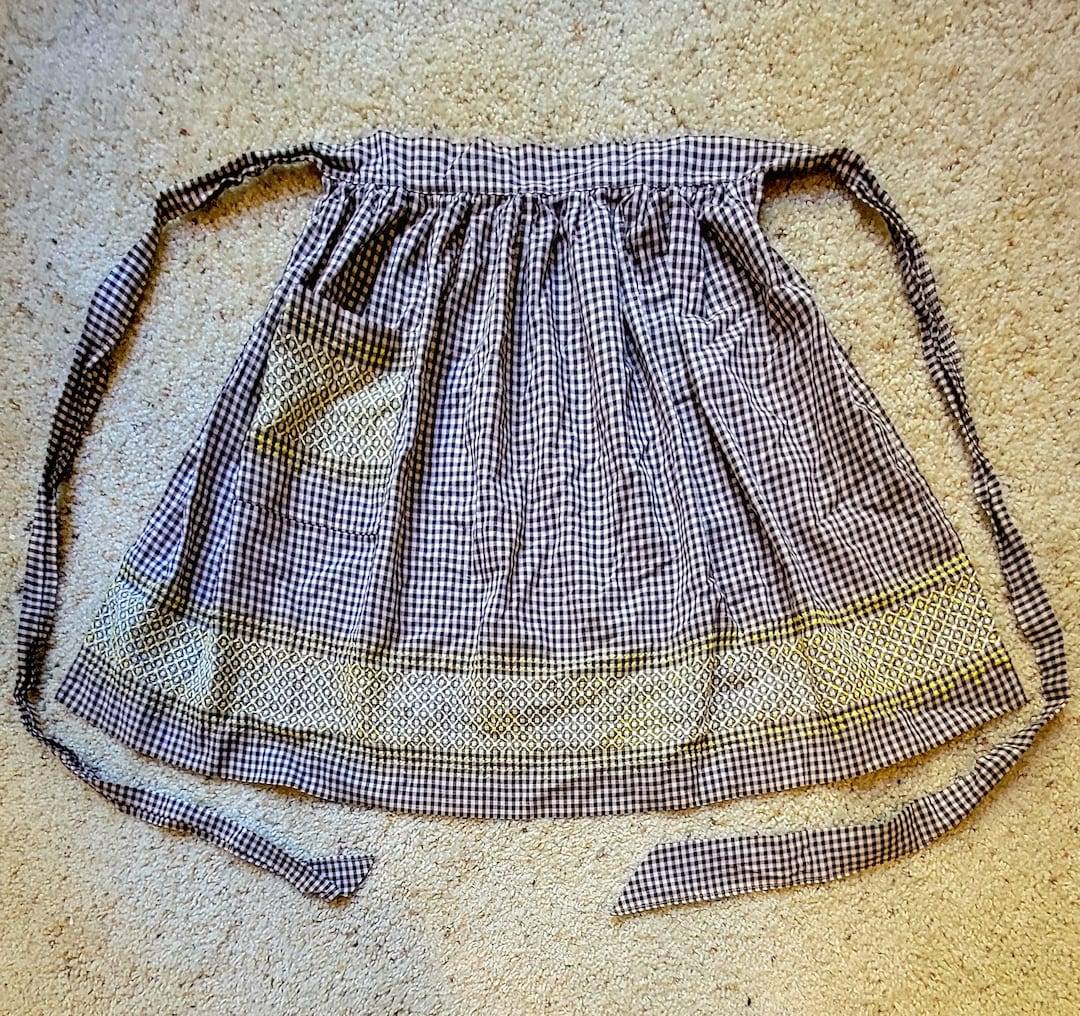 Vintage Checked Gingham Apron, Chicken Scratch Embroidered Style Design ...