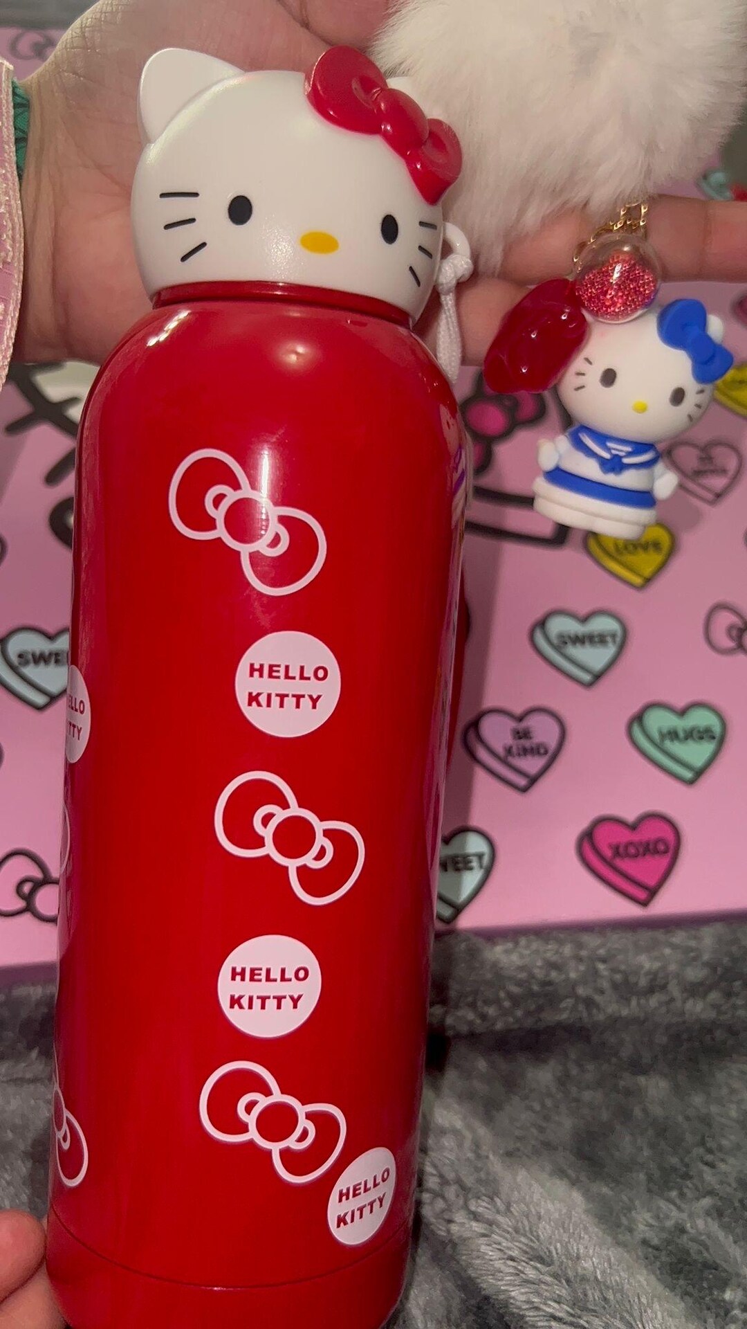 Hello Kitty Red Watter Bottle Set With Keychain Comes With an Adorable ...