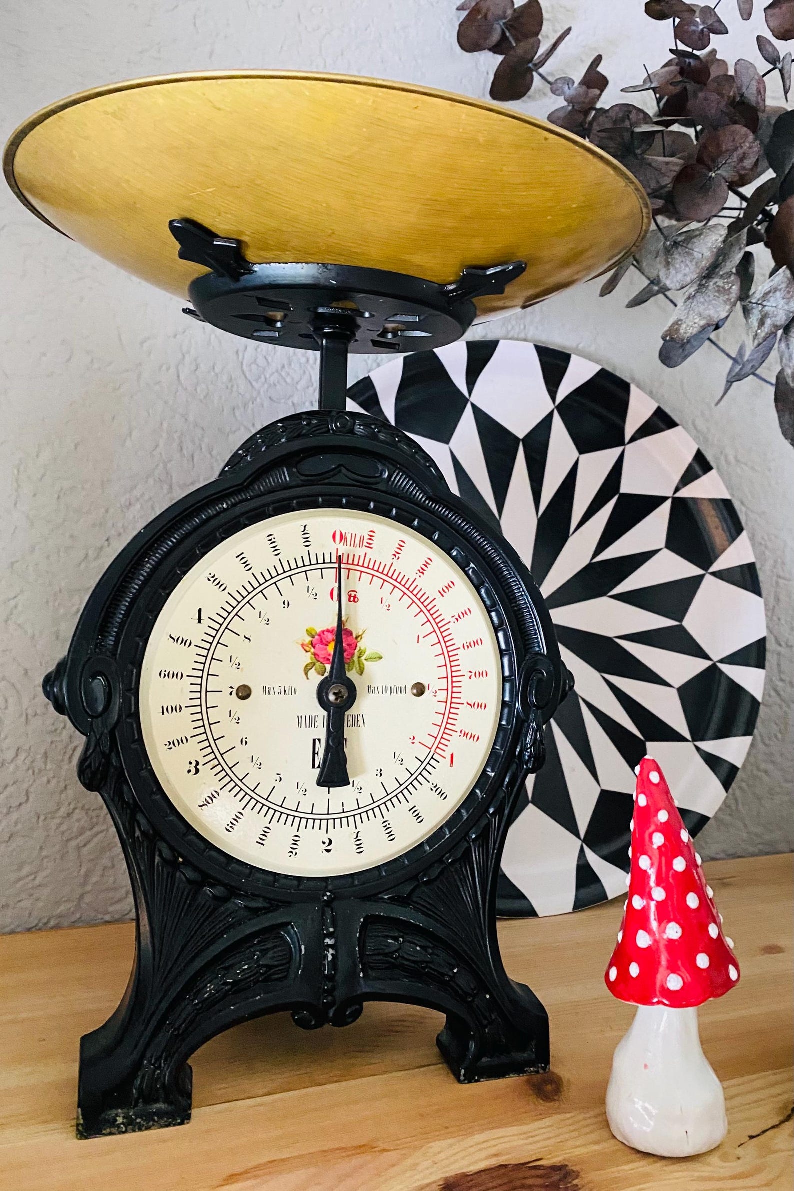1950s Swedish EKS Black Metal Kitchen Weighing Scales With Brass Pan ...