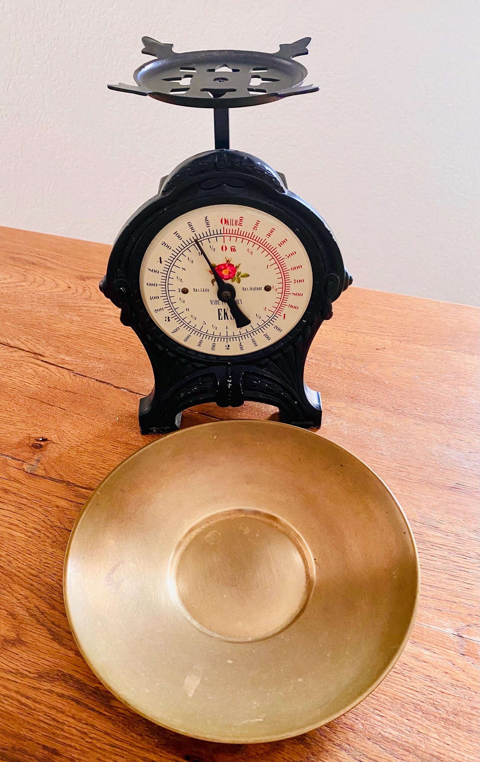 1950s Swedish EKS Black Metal Kitchen Weighing Scales With Brass Pan ...