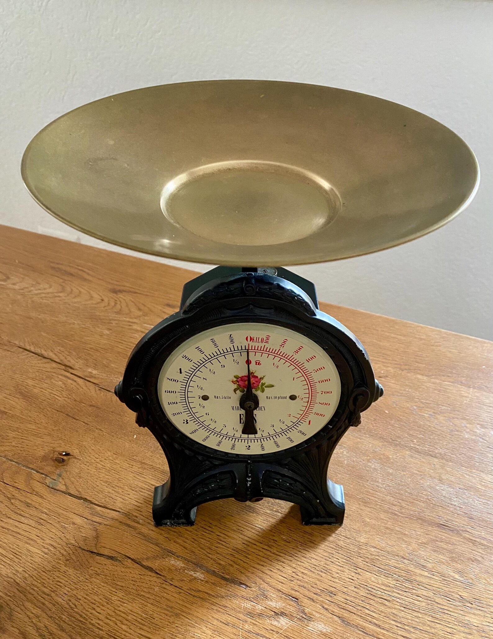 1950s Swedish EKS Black Metal Kitchen Weighing Scales With Brass Pan ...