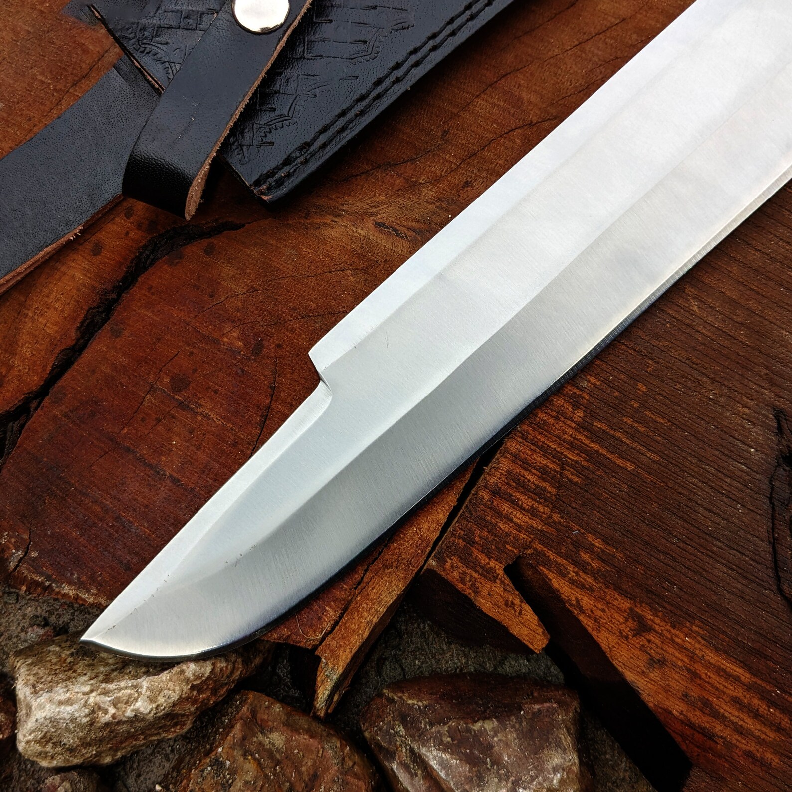 Predator Bowie Knife: Handmade 5160 Spring Steel Predator Replica ...