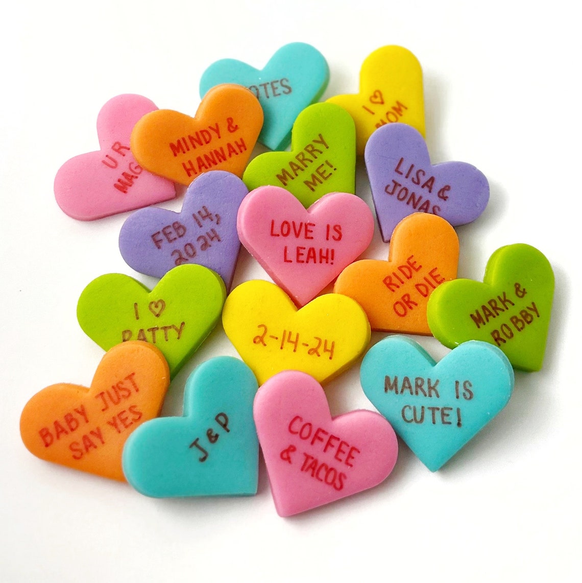 Cuoricini di marzapane personalizzati con messaggi d'amore – Caramelle ...