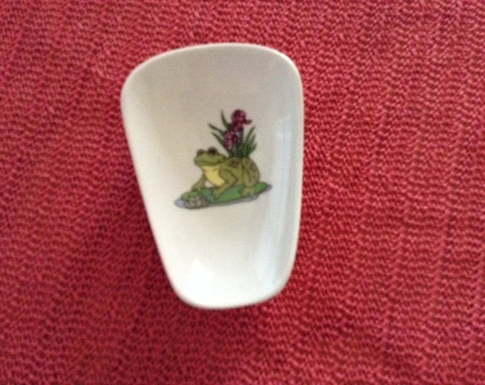 Green Frog Soap Dish, Ceramic Frog Figurine, Pottery With Frogs ...