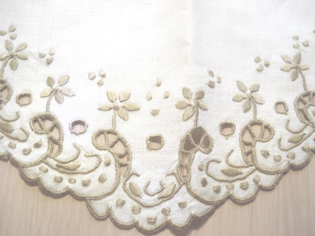 Vintage Madeira Centerpiece - Cutwork Embroidery - White Linen - Ecru ...