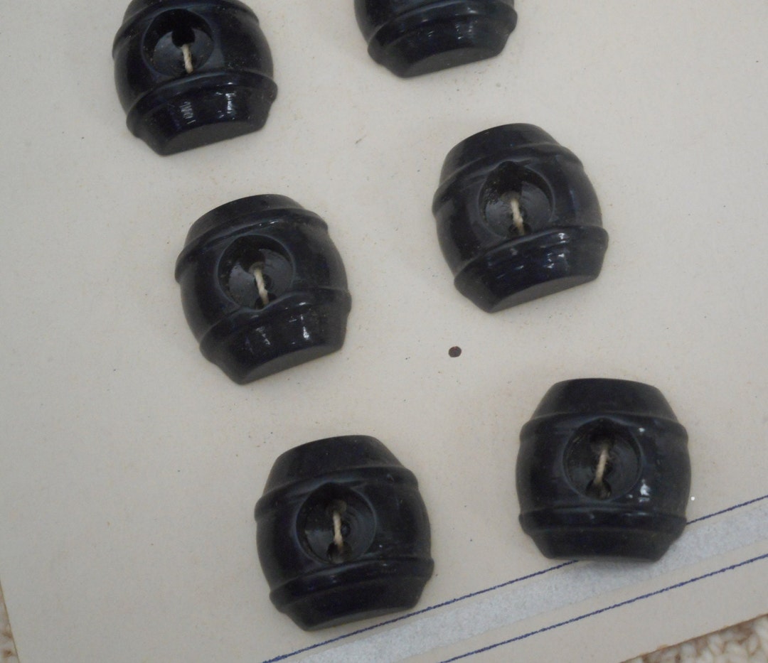Set/ 8 VINTAGE 1/2” Realistic Barrel Black Plastic Sew Thru Clothing ...