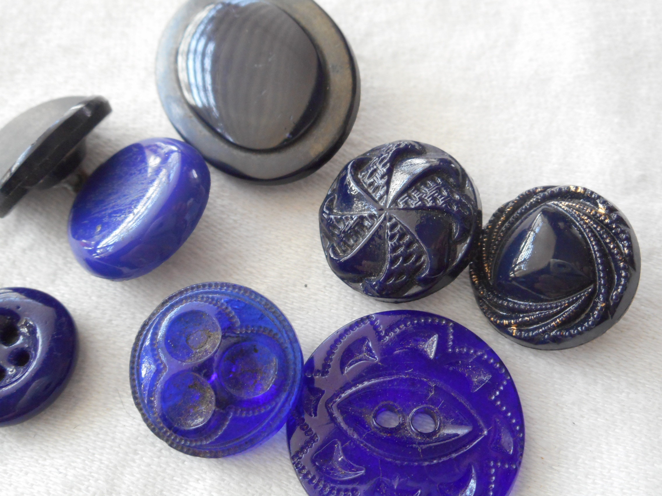 Lot/ 8 VINTAGE Cobalt Navy Blue & Black Glass Clothing Adorn Accessory ...
