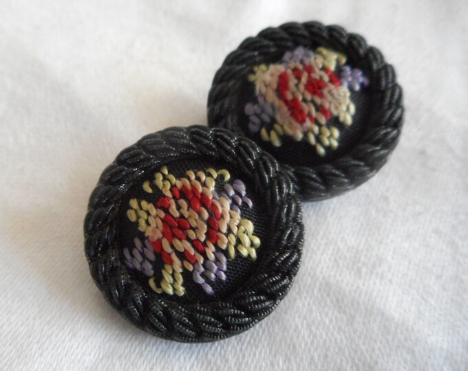 Set/ 2 VINTAGE 7/8" Fabric Needlepoint Flower in Black Plastic Costume ...
