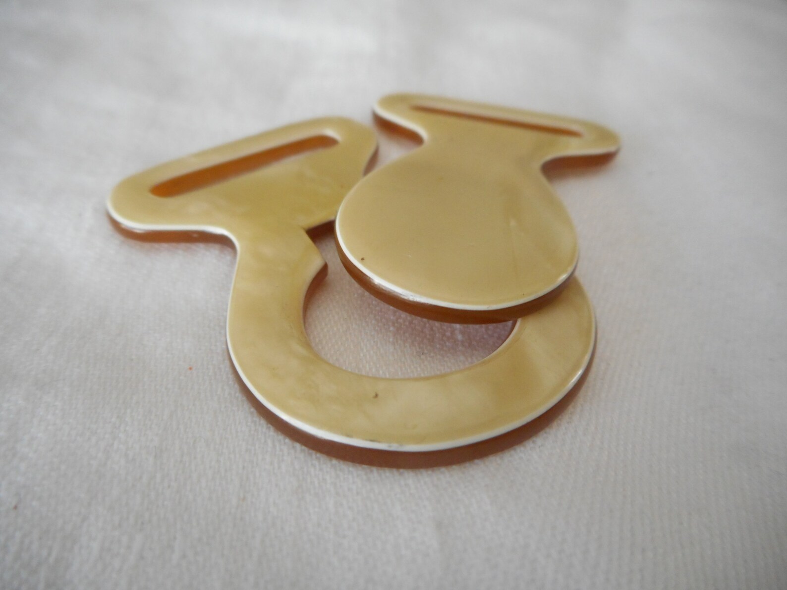 3 1/8 VINTAGE Cream on Butterscotch Layer Celluloid - Etsy