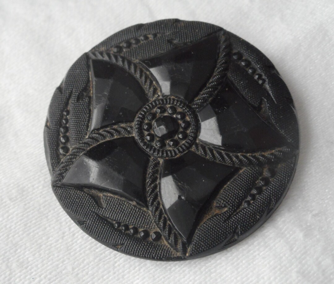 VINTAGE 1 1/4” Star Flower Lacy Matte & Polished Black Glass Clothing ...