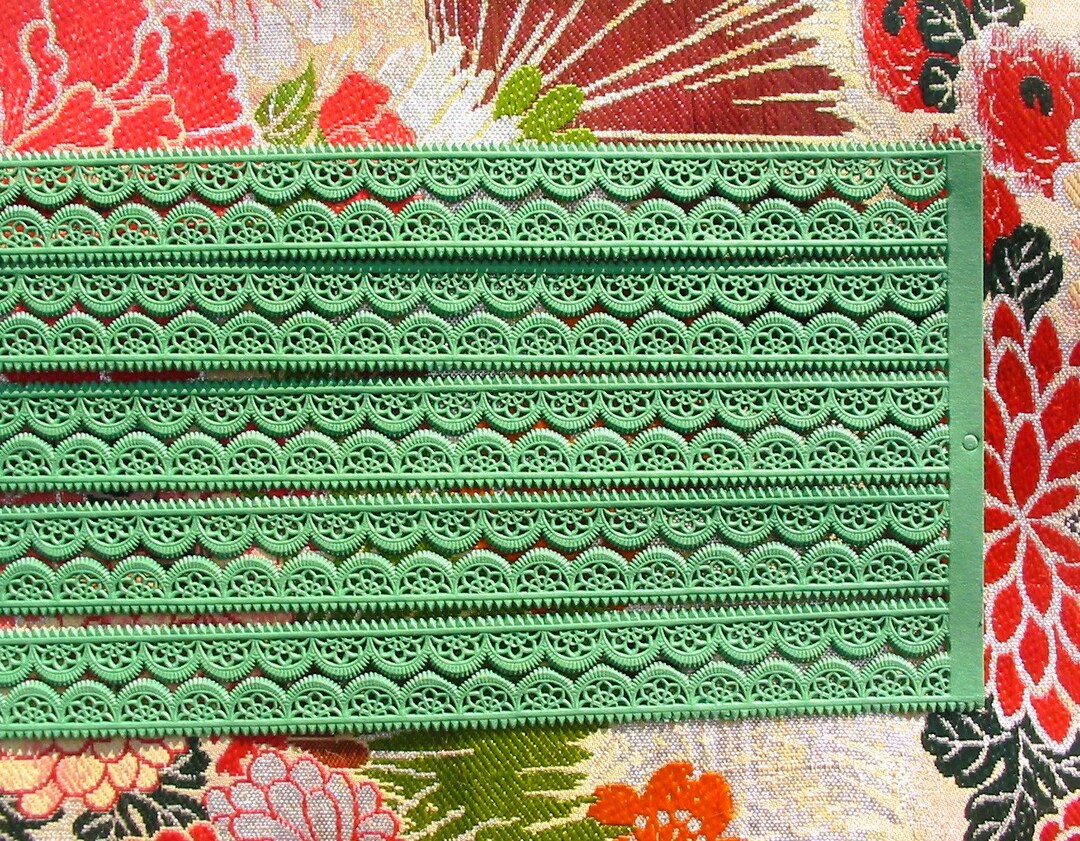 German Dresden Matte Green Paper Scalloped Lace Border 4 1/2 by 21 1/2 ...