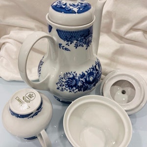 Vintage Set of Nineteen Pieces KAHLA Made in GDR China Tea Set: Teapot, Sugar Bowl, Creamer, 5 ...