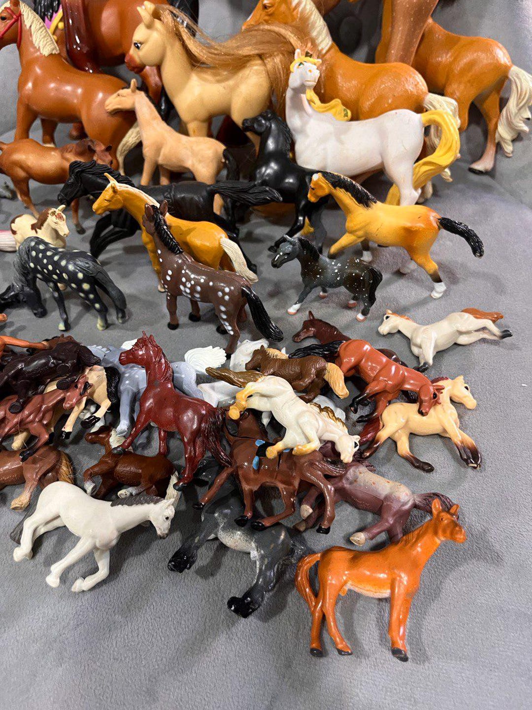 Lot of 50 Different Sizes Horses Plastic Vintage Toys Figurines Safari ...