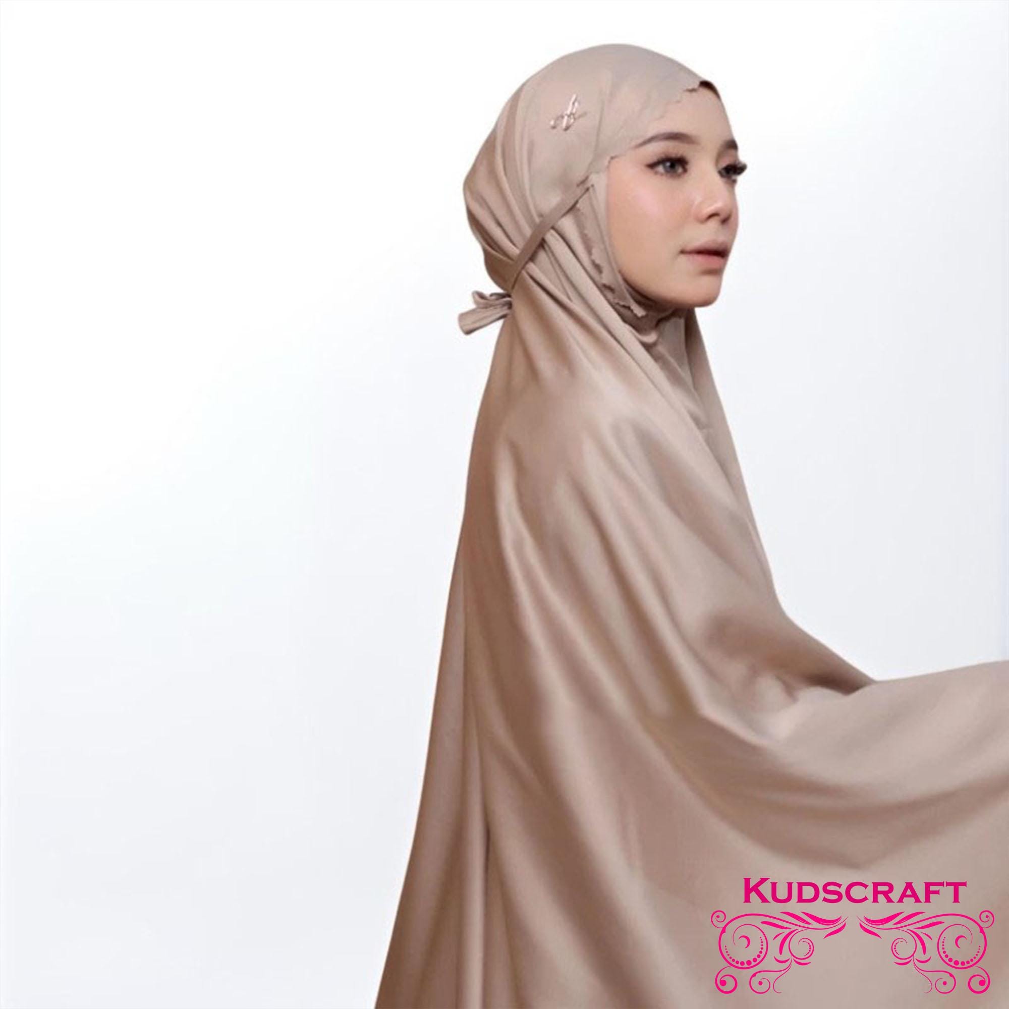 Alluna Lasercut Daily Prayer Set for Women - Nalla Edition, Women ...