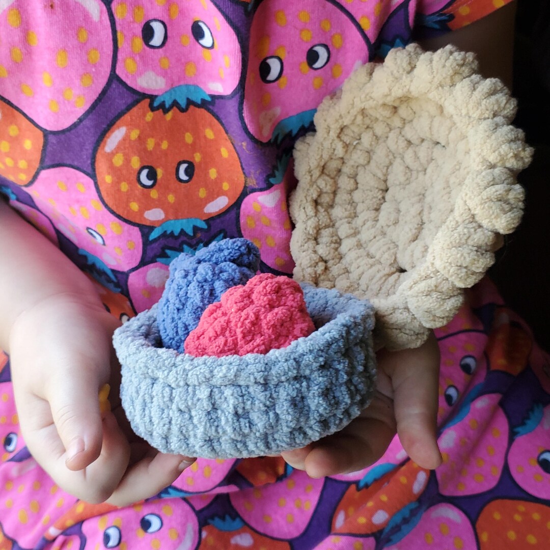 Small Berry Pie Crochet Pattern With Strawberries, Blueberries ...