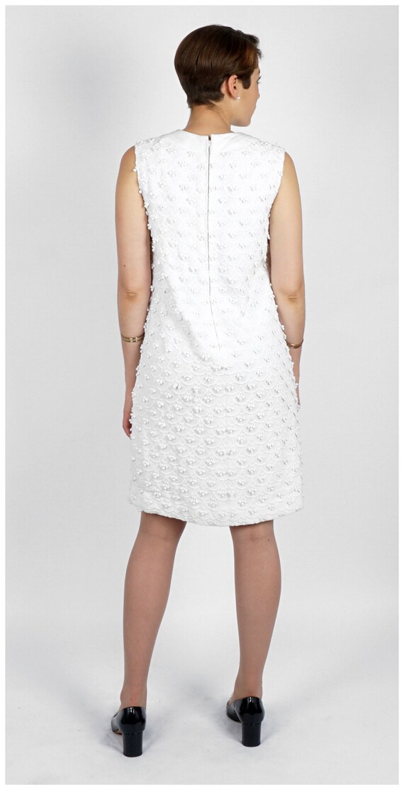 Vintage 1960s Mod White Sleeveless Textured Cherry Ta… - Gem