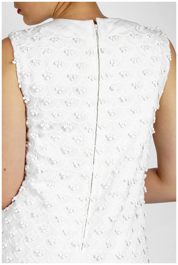 Vintage 1960s Mod White Sleeveless Textured Cherry Ta… - Gem