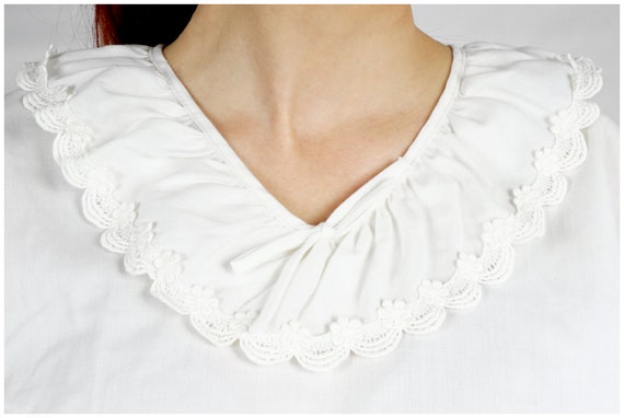 Vintage 1950s White Scalloped Ruffle Sleeveless Top b… - Gem