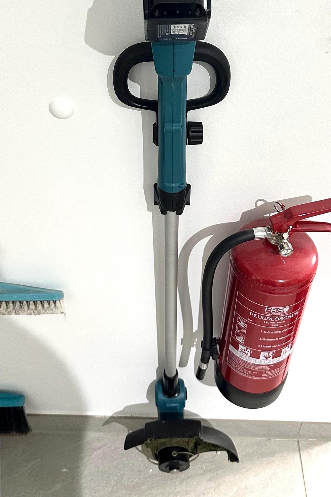 String Trimmer Mount for Makita DUR181Z | 18V | String Trimmer | Wall ...