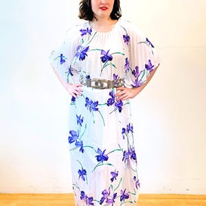 80s Floral Caftan OSFA, Vintage White Purple Iris Flower Print Pleated ...