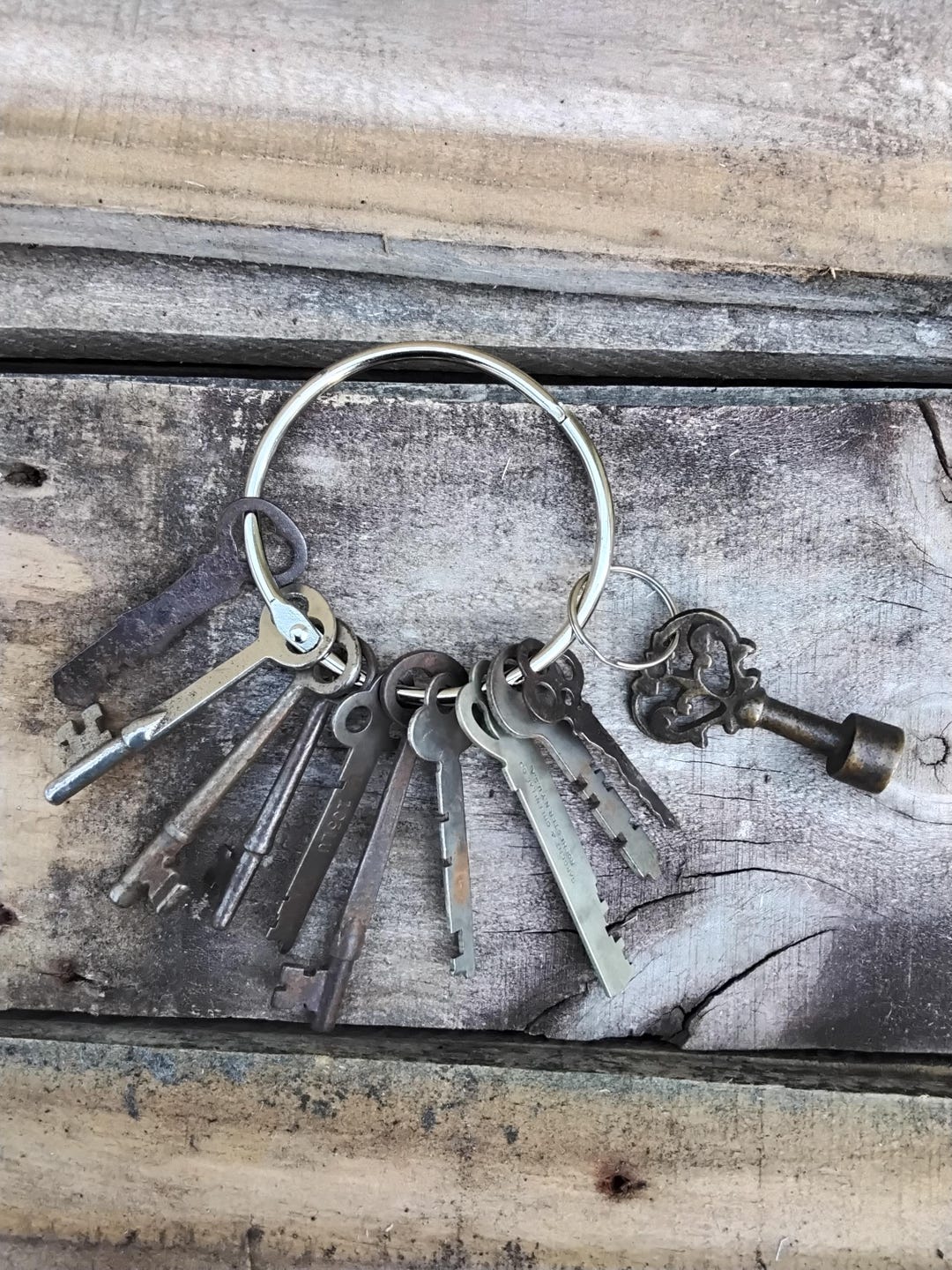 Pkg of 10 Unique Antique Keys for Collectors and Crafters. Includes ...