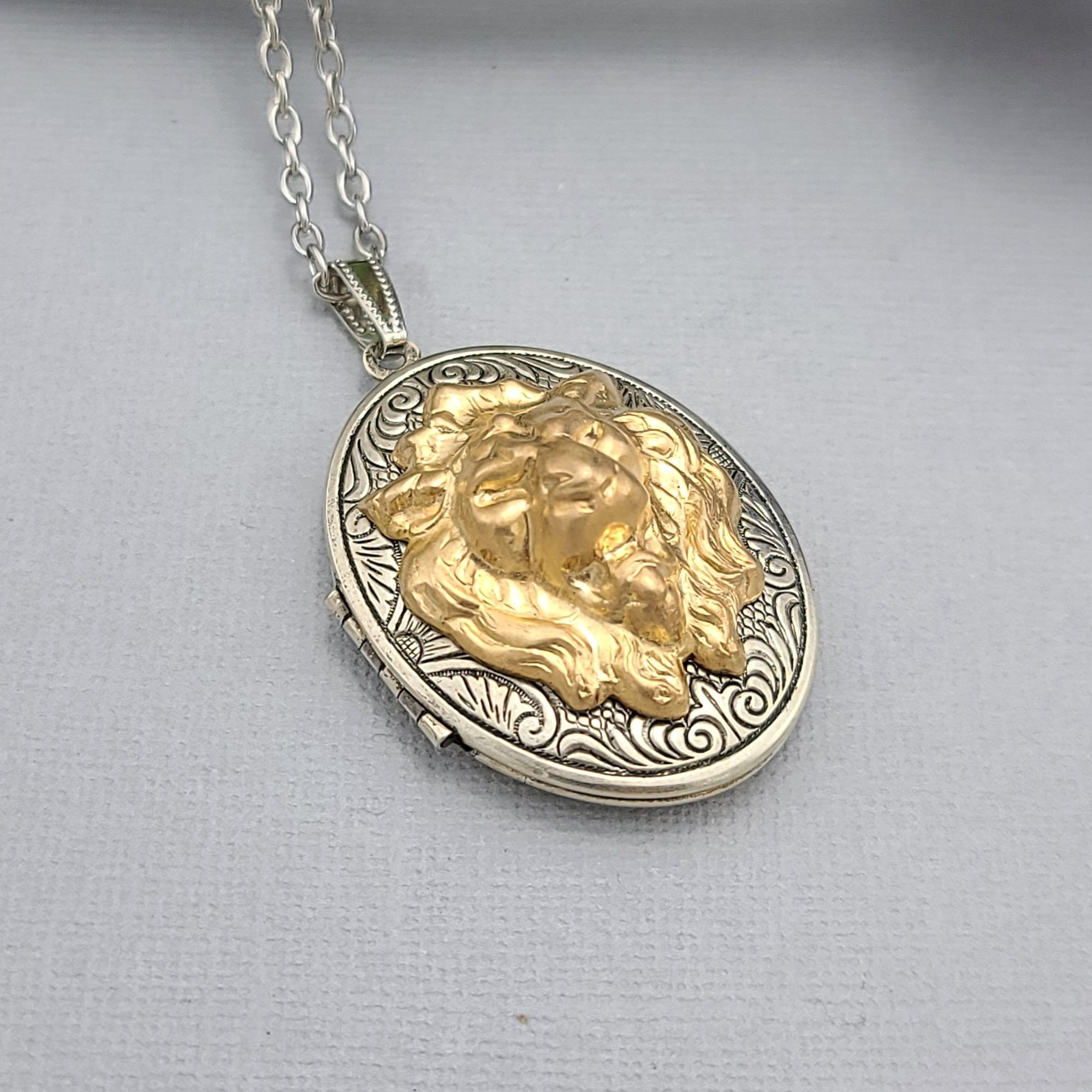 Ox Silver Large Oval Locket With Lion Head Mother Sister Daughter Wife ...