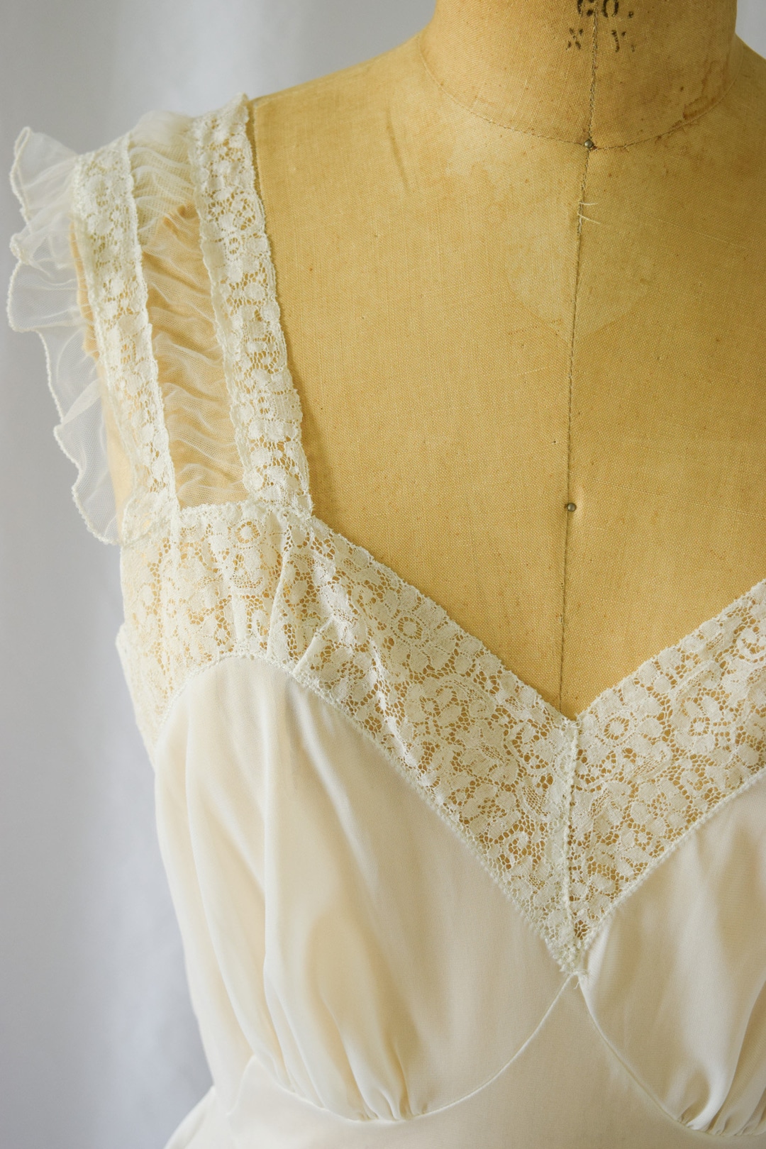 1940s Nightgown | Luxite | Vintage 40s / 50s White Nightgown With Lace ...