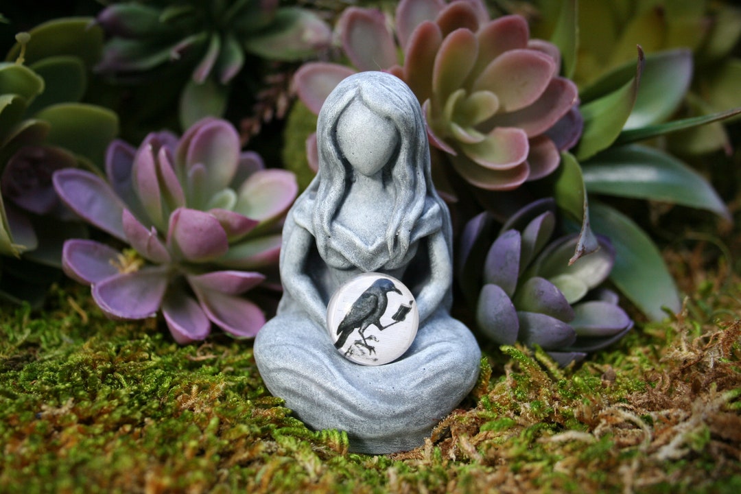 Goddess Statue - "the Morrigan" Goddess - Raven / Crow Shapeshifter ...