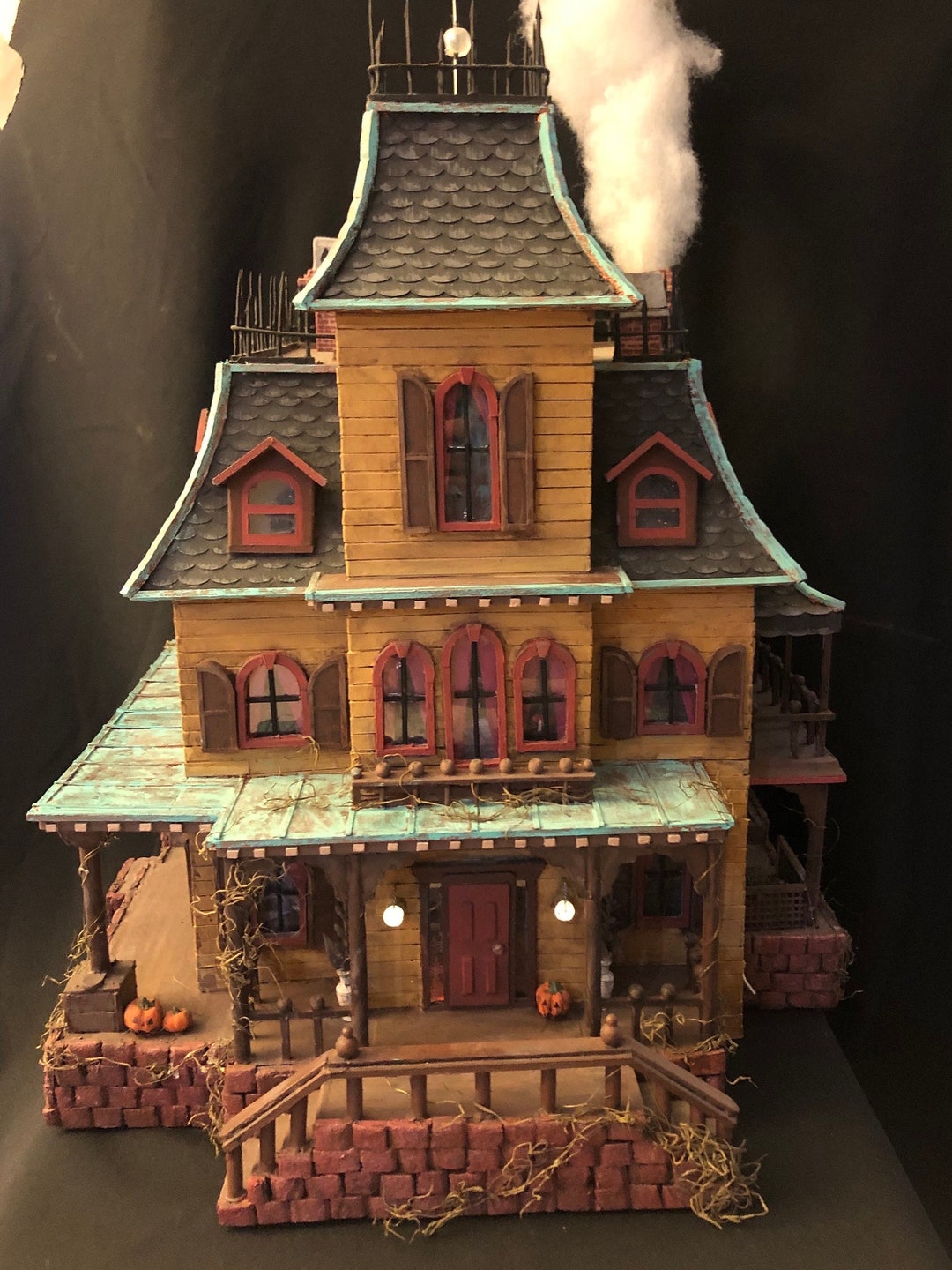 Haunted House Model Illuminated, Flickering Victorian Weathered ...