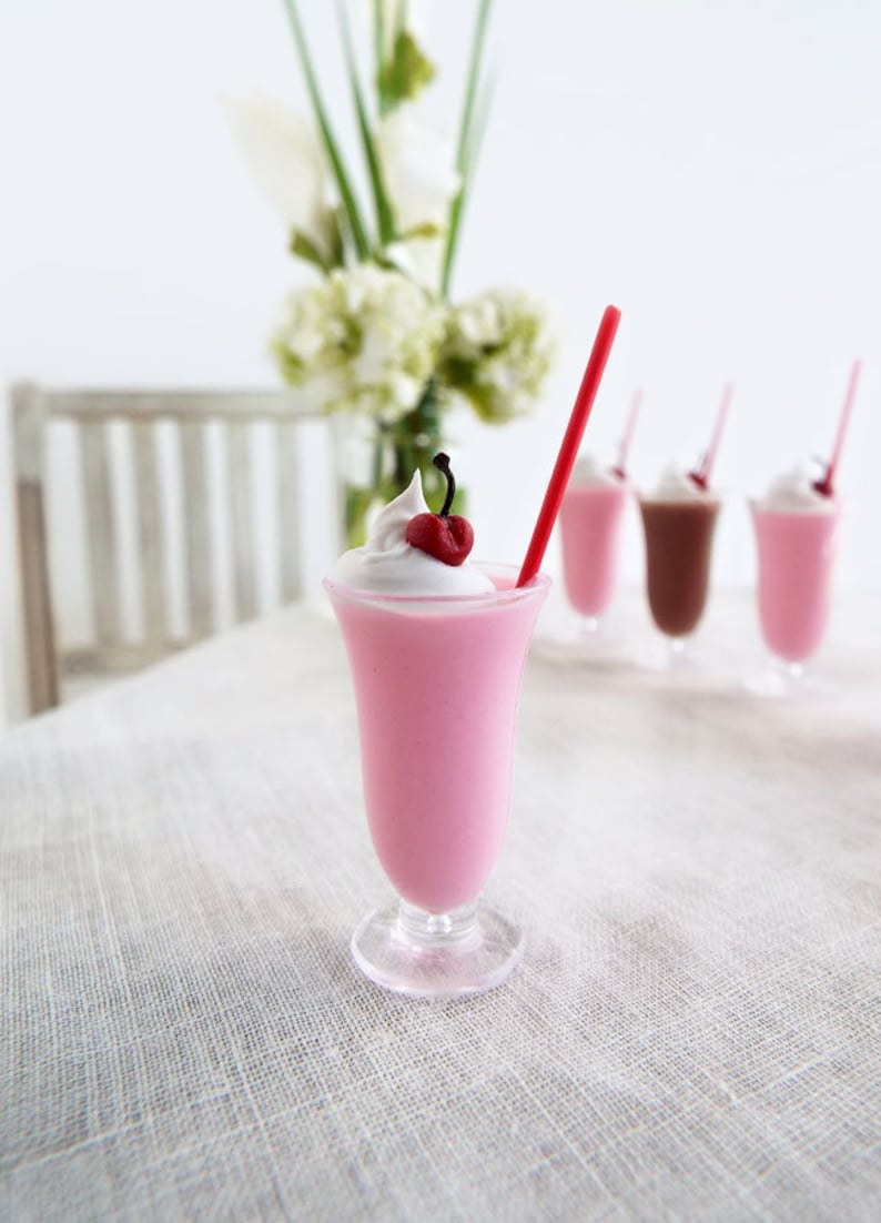 ONE 1:6 Scale Miniature MILKSHAKE Strawberry OR Chocolate With Whipped ...
