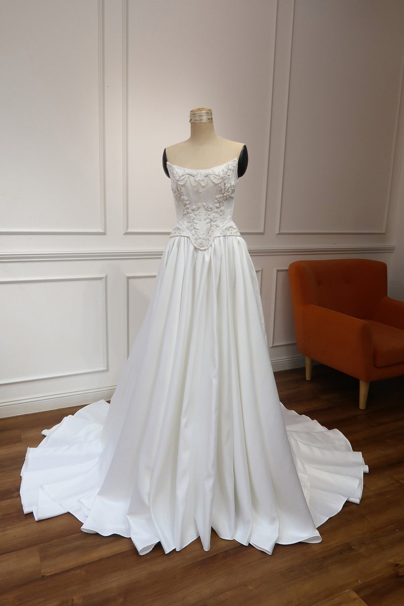Drop Basque Waist Wedding Dress Scoop Neck Beaded Bodice Silk Corset ...