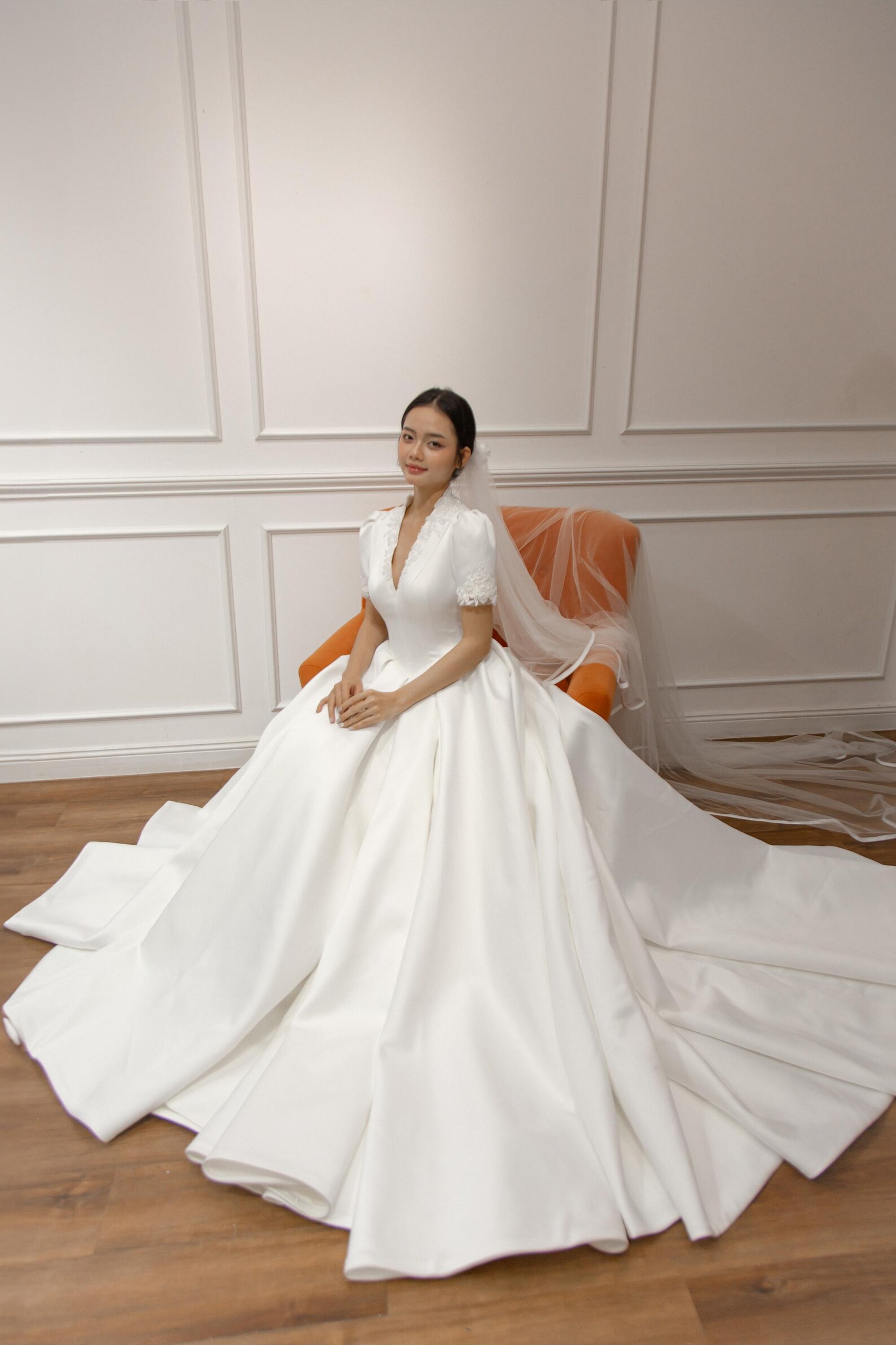 Silk Basque Waist Wedding Dress | Luxurious V-neck Ball Gown Puff ...