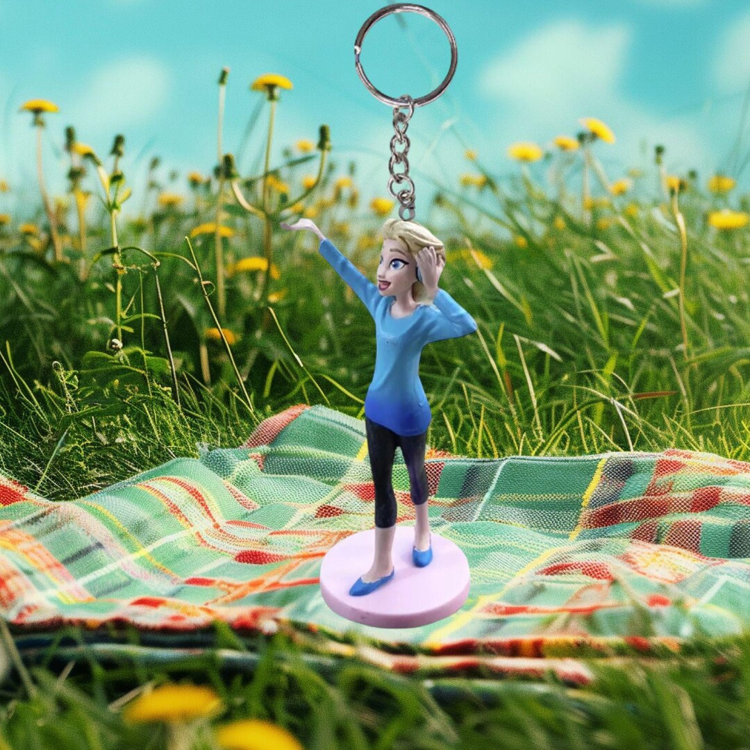 Princess Elsa Sports Key Ring Keychain Ornament Figure Charm Frozen ...