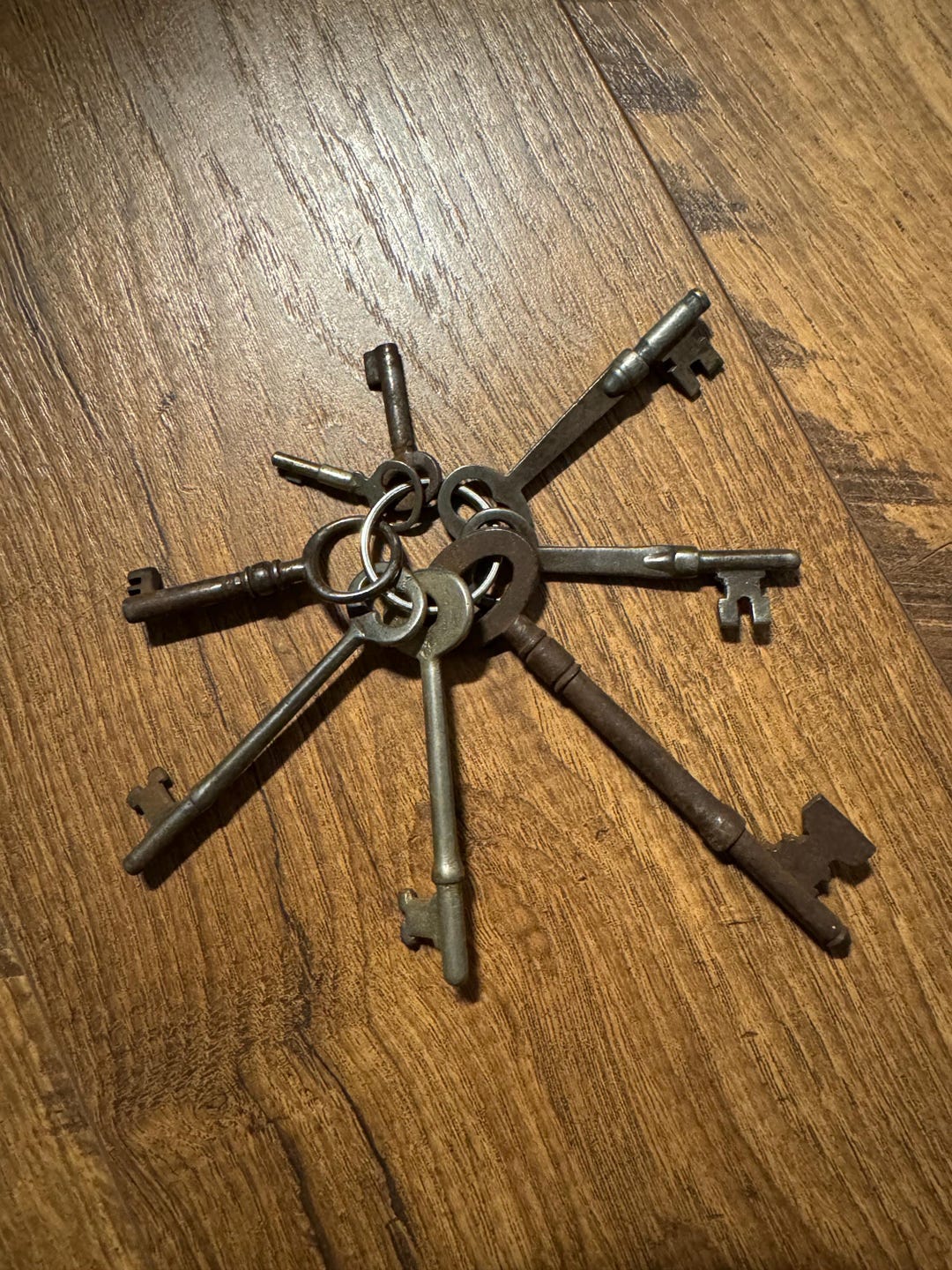 8 Vintage Keys - Etsy