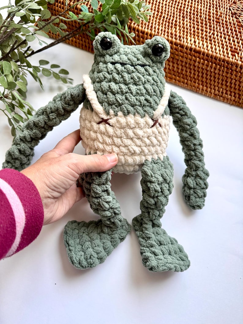 Fergus Frog No-sew CROCHET PATTERN + Overalls & Tutu Mod - Etsy