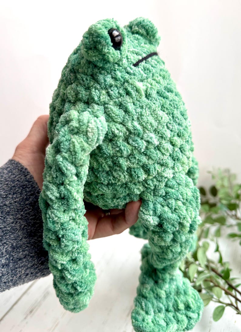 Fergus Frog No-sew CROCHET PATTERN + Overalls & Tutu Mod - Etsy