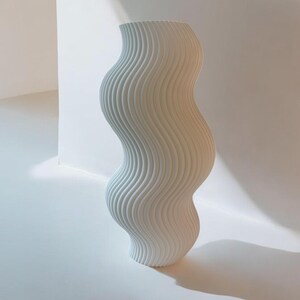 Wavy Vase Green Colourway - Vase for Fresh or Dried Flowers, Modern ...