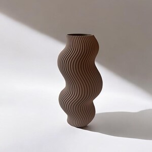 Wavy Vase Green Colourway - Vase for Fresh or Dried Flowers, Modern ...