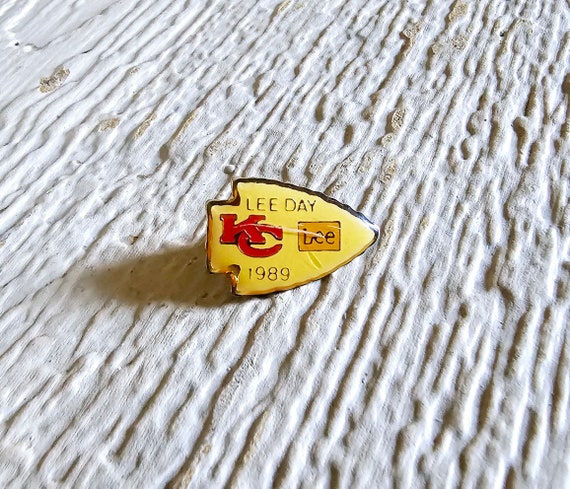 Vintage 1989 Lee Day Kansas City Chiefs Pin - Gem
