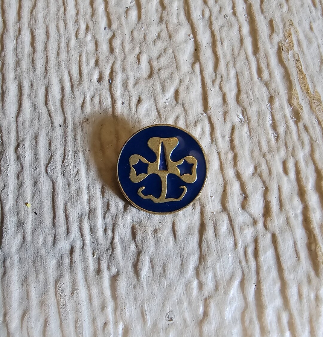 Girl Scouts Gold Tone Trefoil Badge Pin Blue Enamel World Association ...
