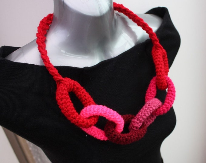 Chunky Chains Crochet Necklace in Reds and Pinks - Etsy
