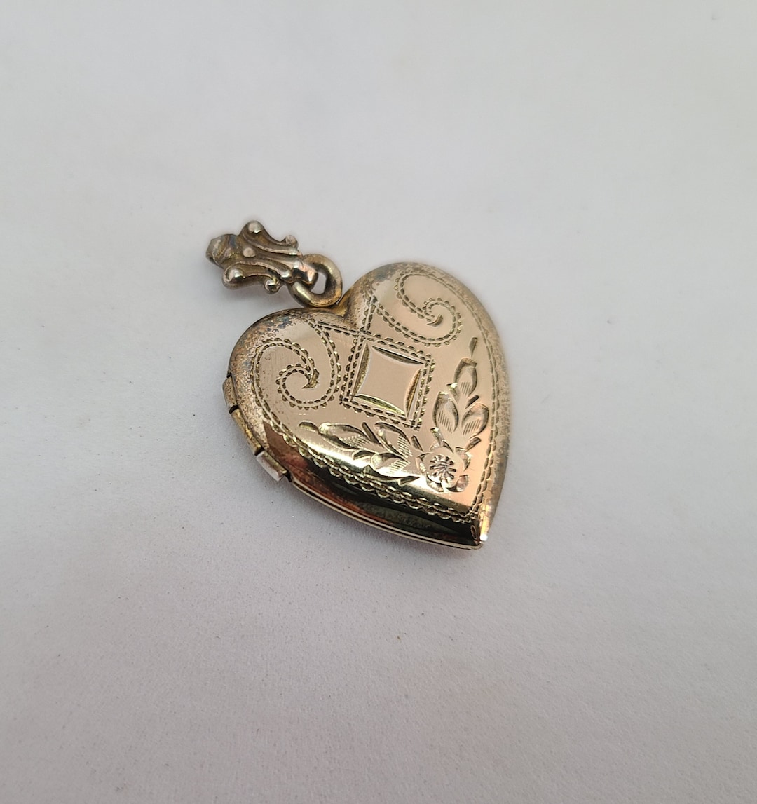Vintage 14KT Gold Locket Heart Shaped Photo Pendant 18 14KT Gold ...