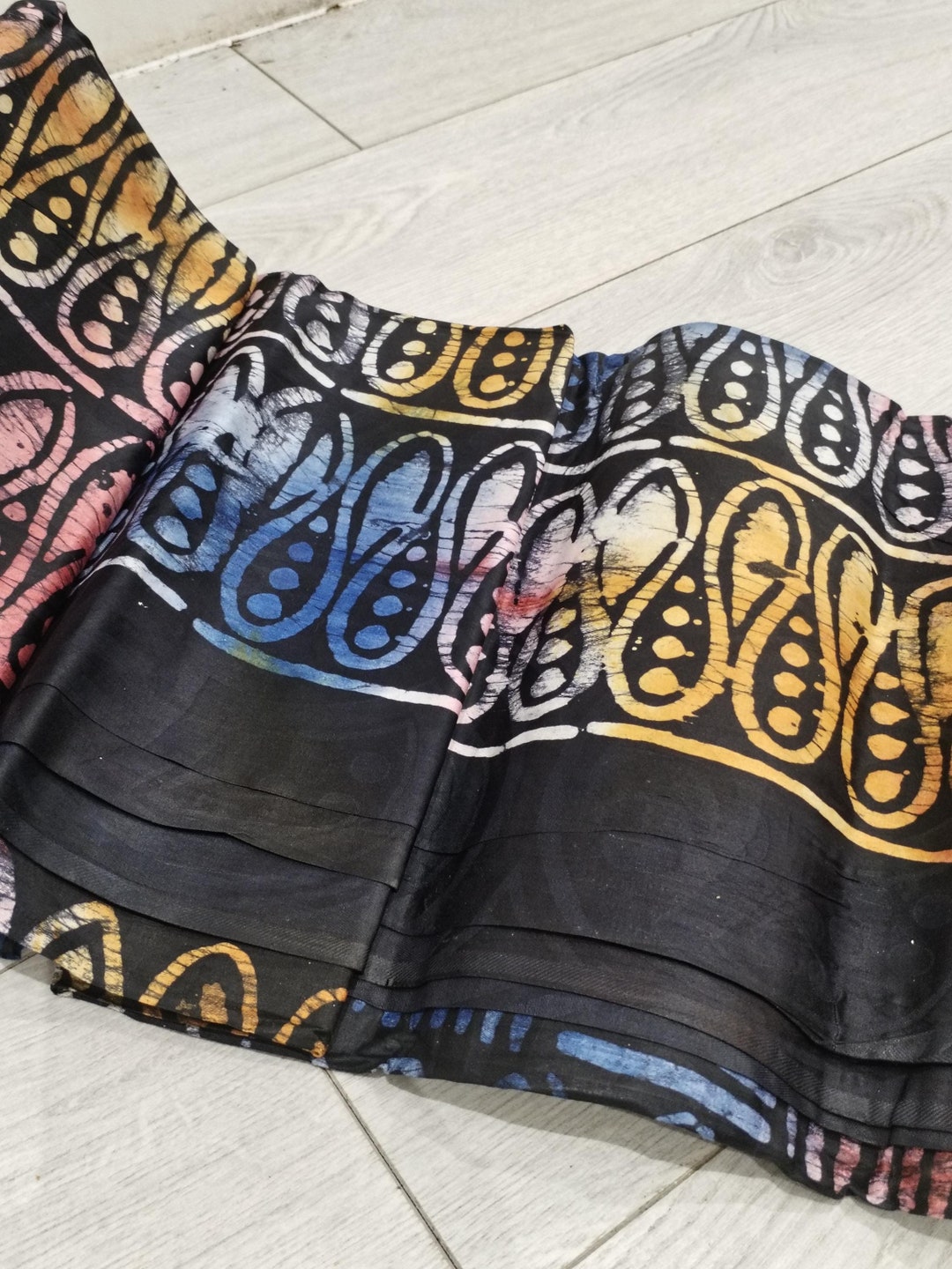 African Batik Fabric in Vibrant Shades. Nigerian Tie and Dye Fabrics ...