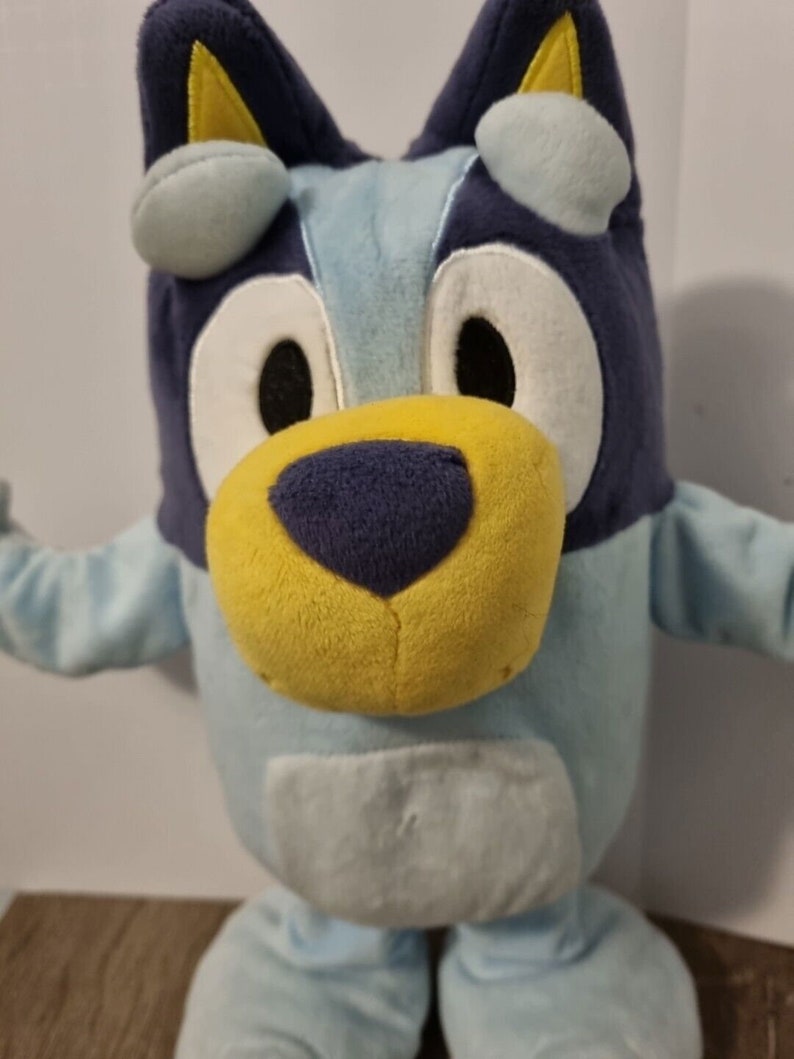 Bluey Dance and Play Bluey Doll With 55 Phrases WORKS GREAT Animated ...