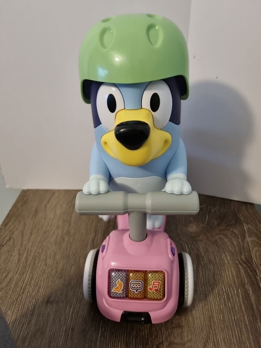 Bluey Pink Scooter Time With Bluey Toy Dog Kids Play Green Star Helmet ...
