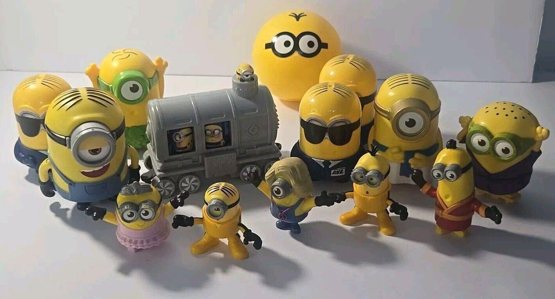 Minion Figures: Lot of 14 Different Minions Despicable Me Figure Toys ...