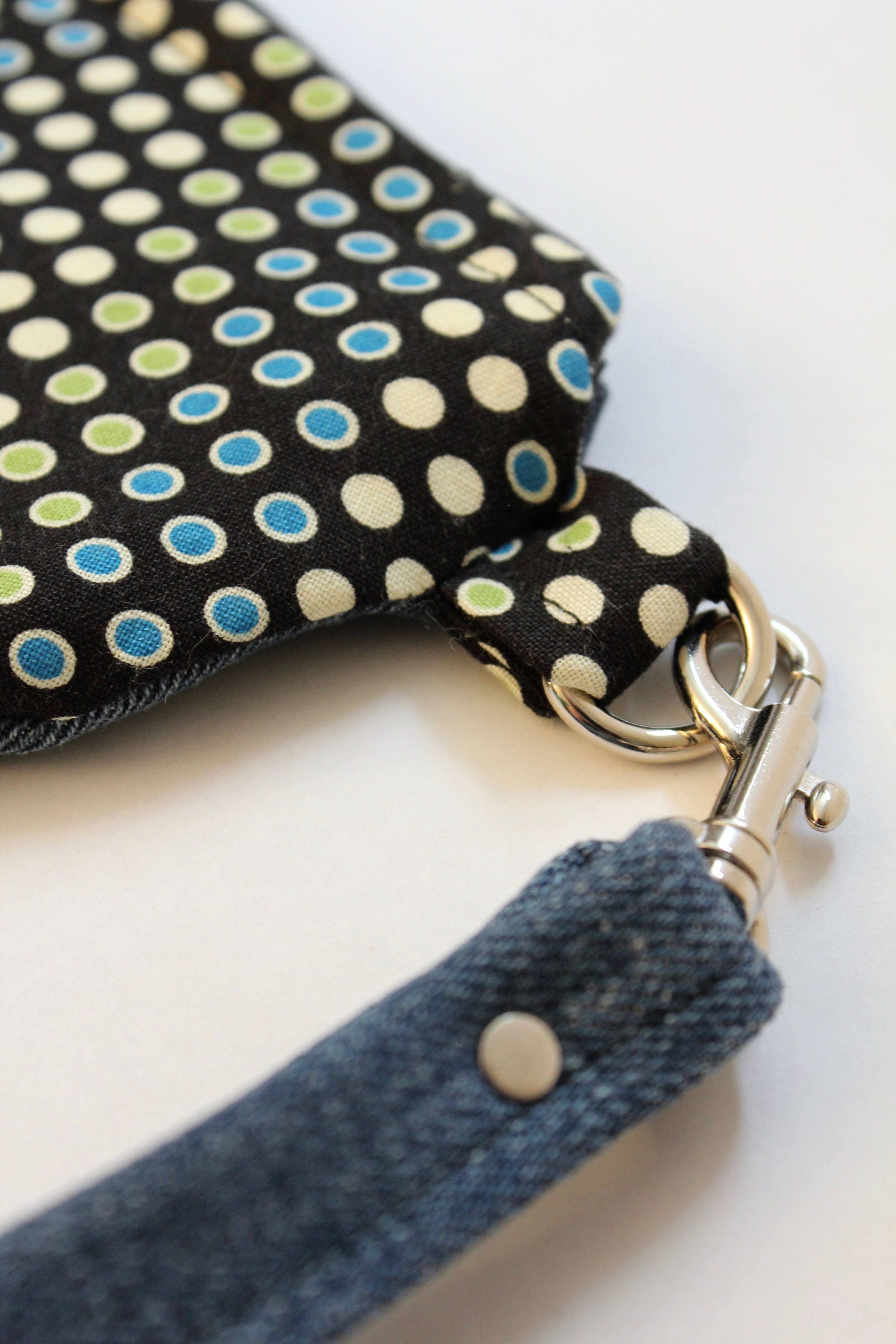 Zipper Wristlet Bag / Small Gadget Pouch / Clutch / Upcyled - Etsy