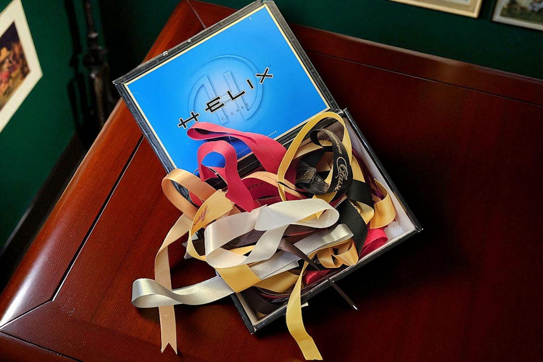 Vintage Cigar Box Ribbons in Helix Cigar Box - WYSIWYG - Non-returnable ...